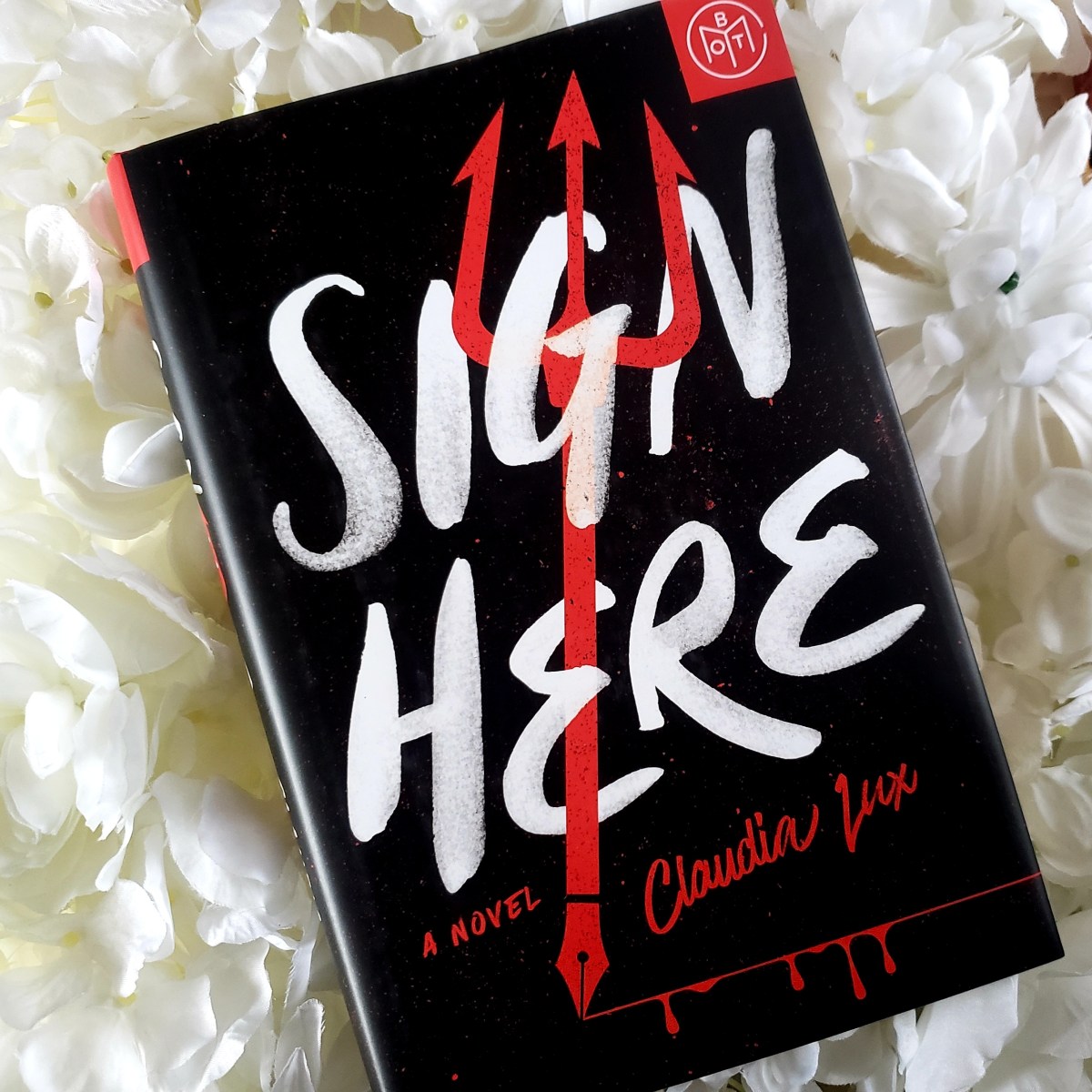 Review: Sign Here by Claudia Lux – Quirky Cat's Fat Stacks